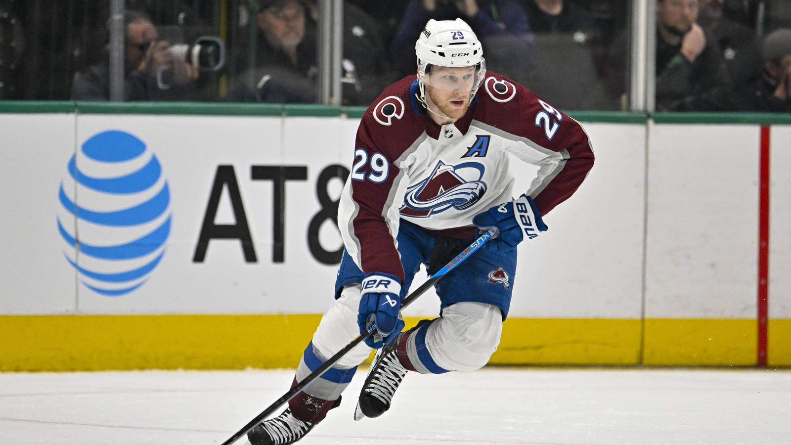 Nathan MacKinnon Deserves to Win First Hart Trophy | Yardbarker