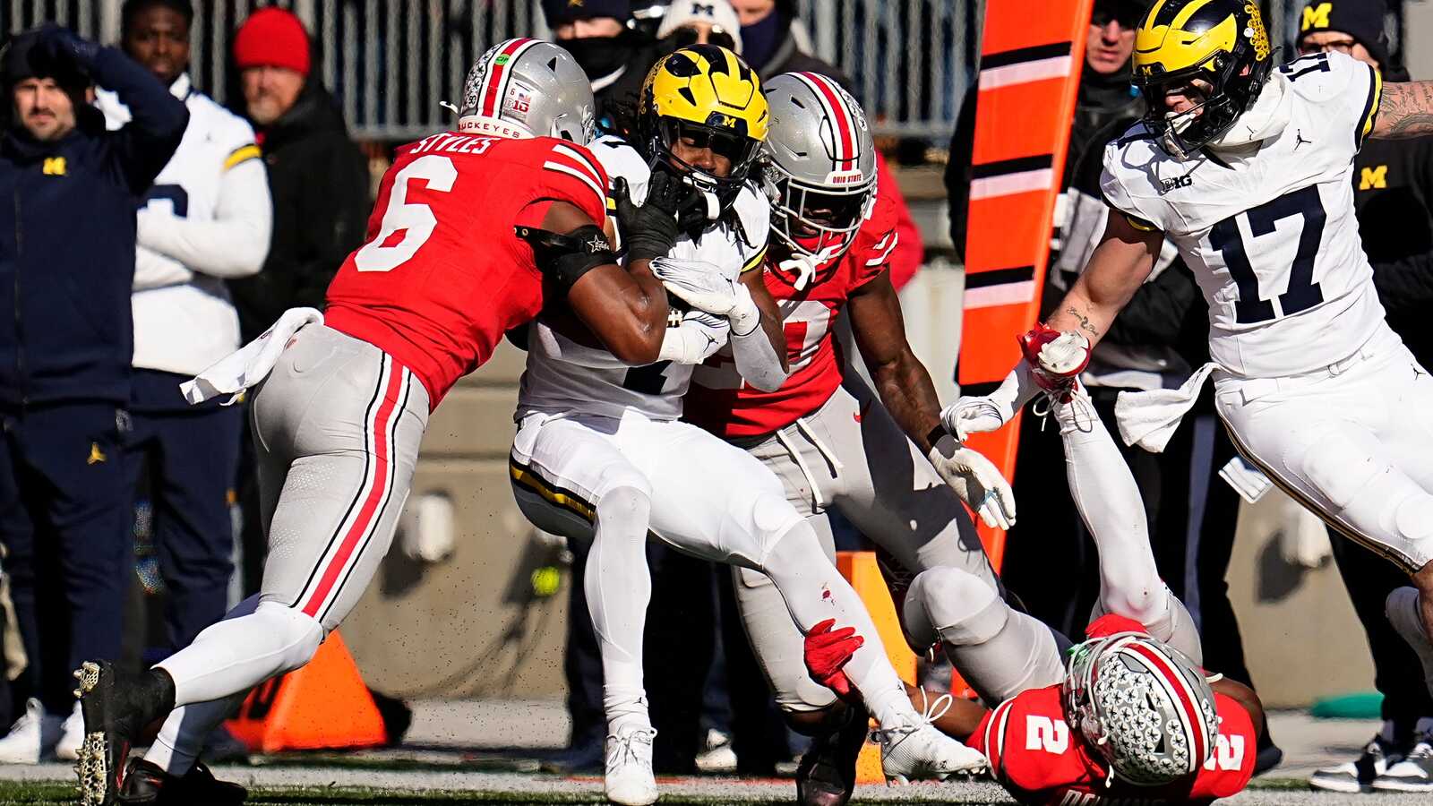 Watch: Michigan-Ohio State game ends with huge midfield fight | Yardbarker