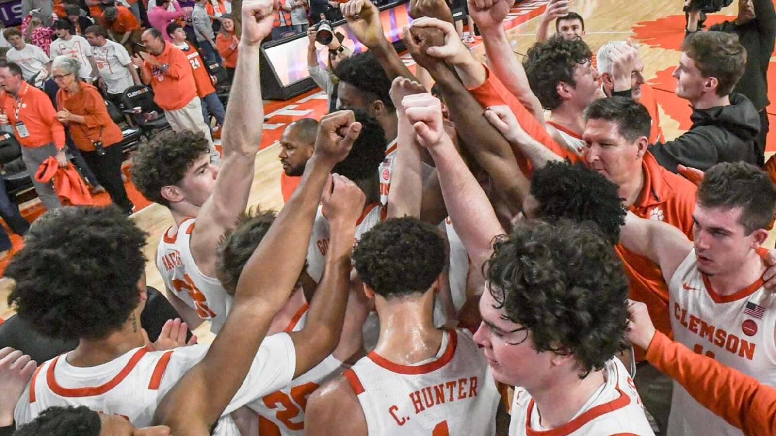 Streaking Clemson looks to build resume against slumping NC State ...