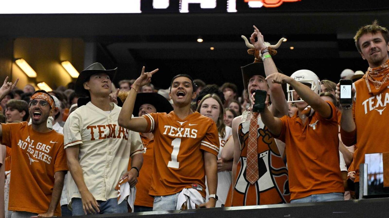 Watch: Texas fans boo Big 12 commissioner | Yardbarker