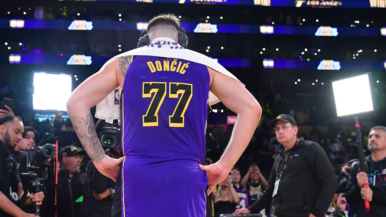 Los Angeles Lakers vs. Dallas Mavericks DFS Start Em’ Sit Em’| April ...