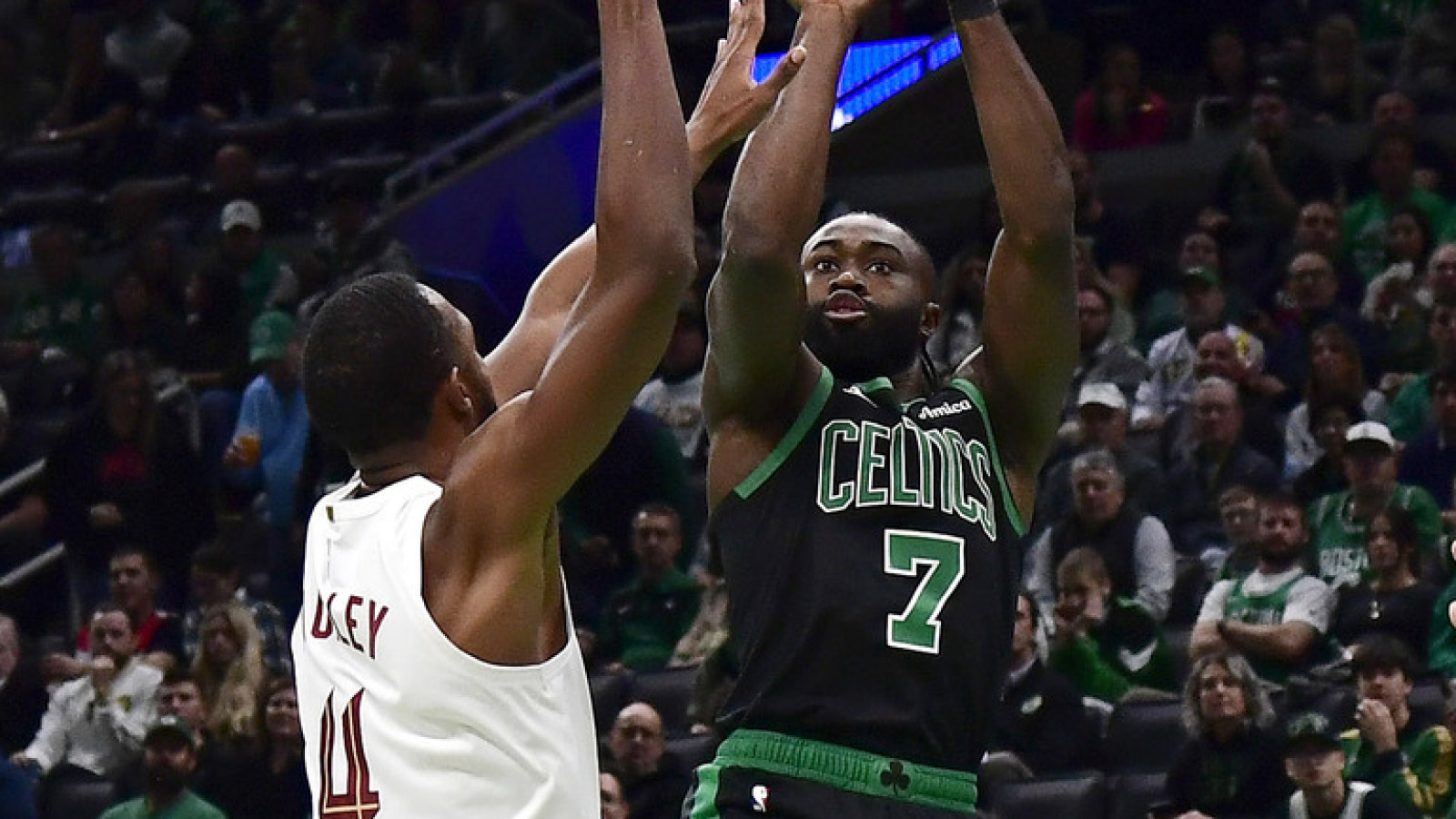 Watch: Celtics can't miss in first half vs. unbeaten Cavs | Yardbarker