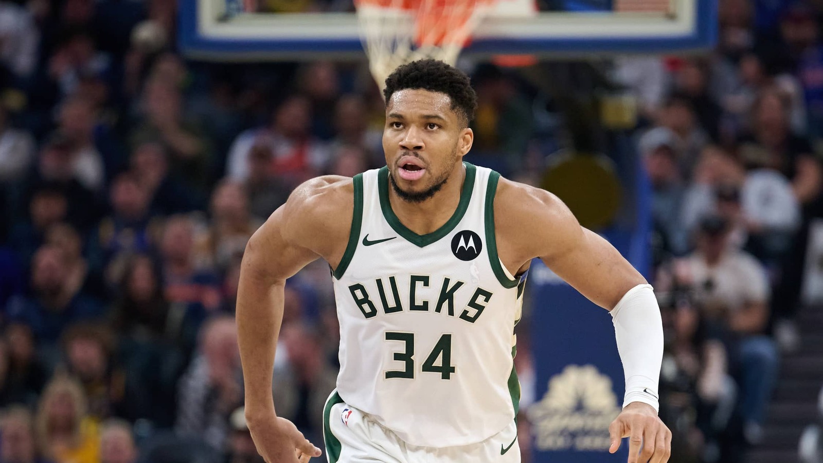 Lakers Linked To Giannis Antetokounmpo, But Shams Charania Expects ...