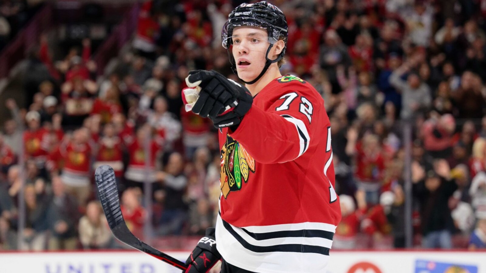 Report: Blackhawks Extend Defenseman Alex Vlasic for 6 Years | Yardbarker