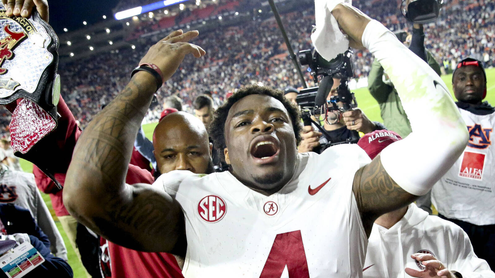 Watch: Alabama keeps CFP hopes alive with miracle TD | Yardbarker