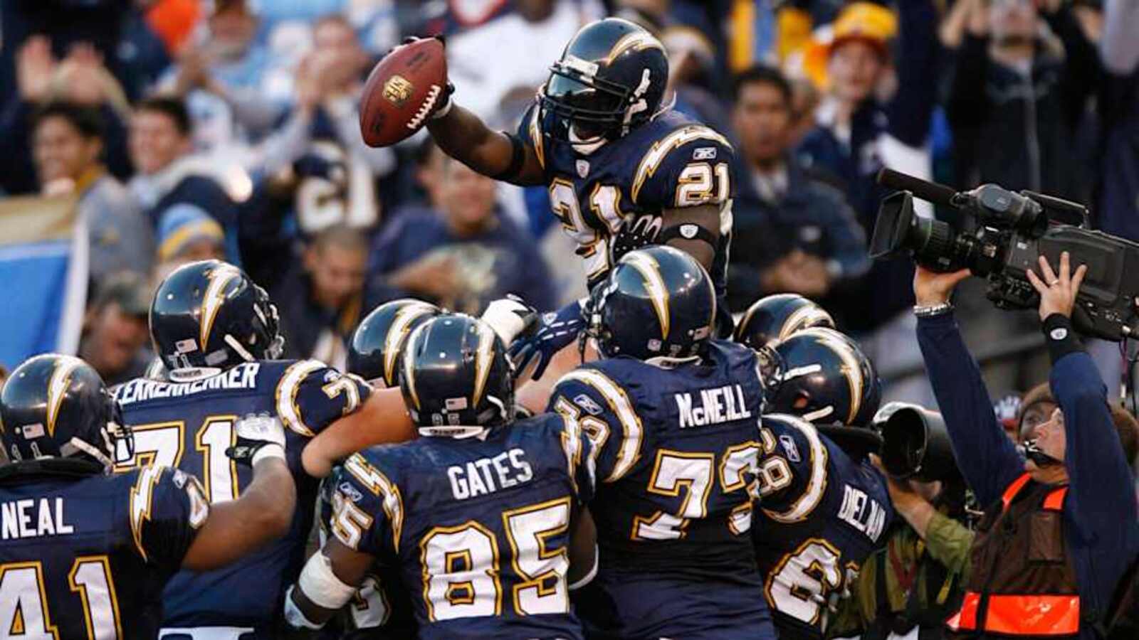 Chargers unveiling bold 'retro' vibe with uniforms, stadium in next 2 ...