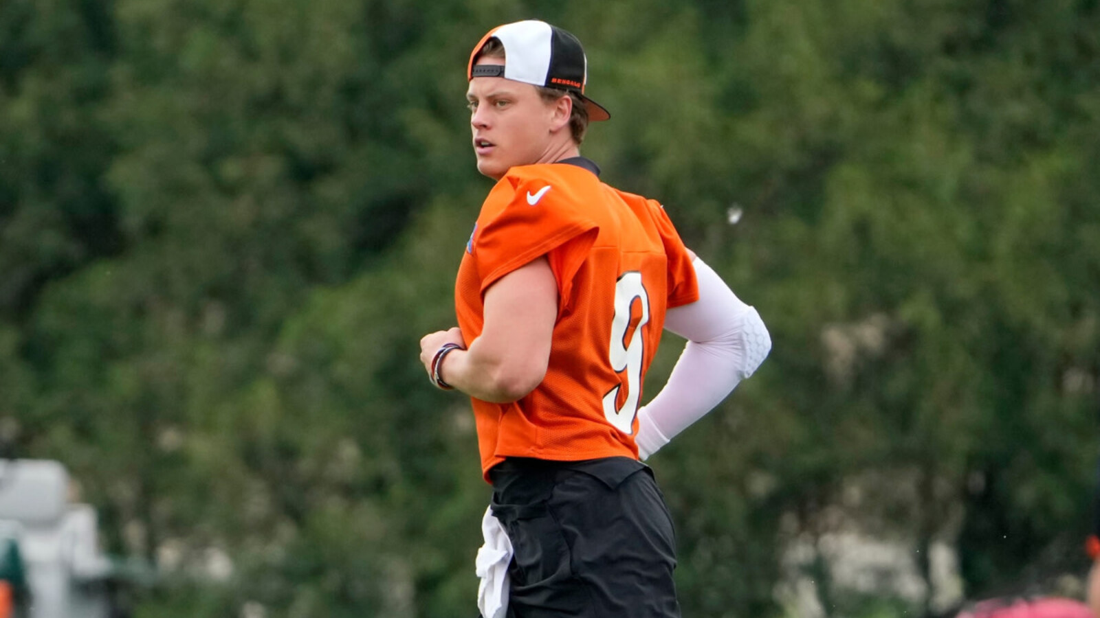 FIGHT! Bengals' Joe Burrow Involved in Dust Up with Rookie Shemar ...