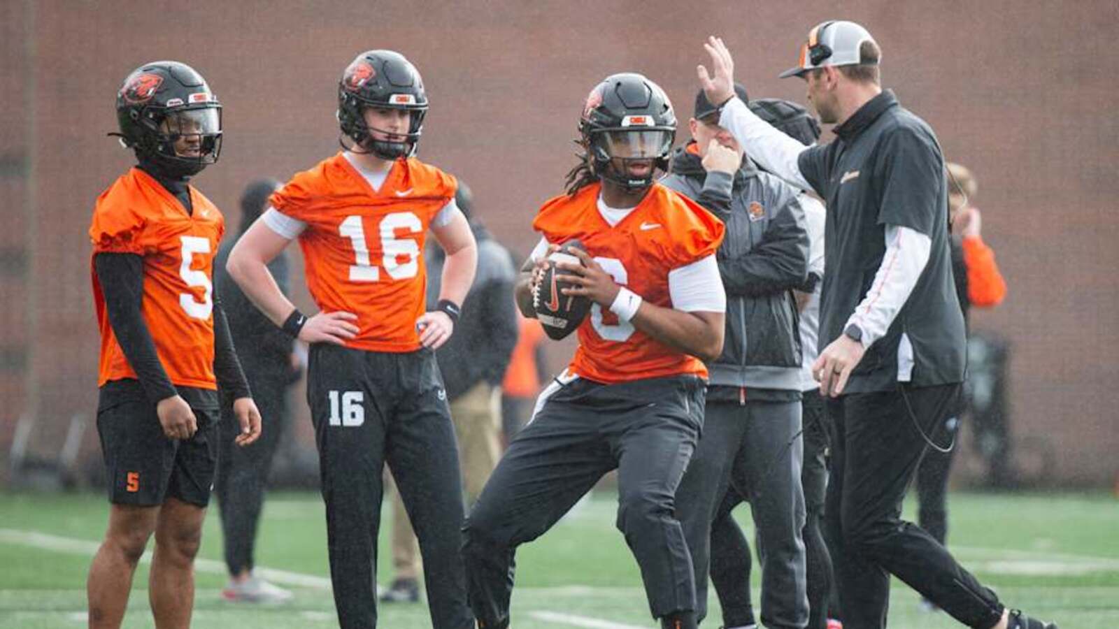 Oregon State Interim Head Coach Robb Akey Shakes Up Staff | Yardbarker