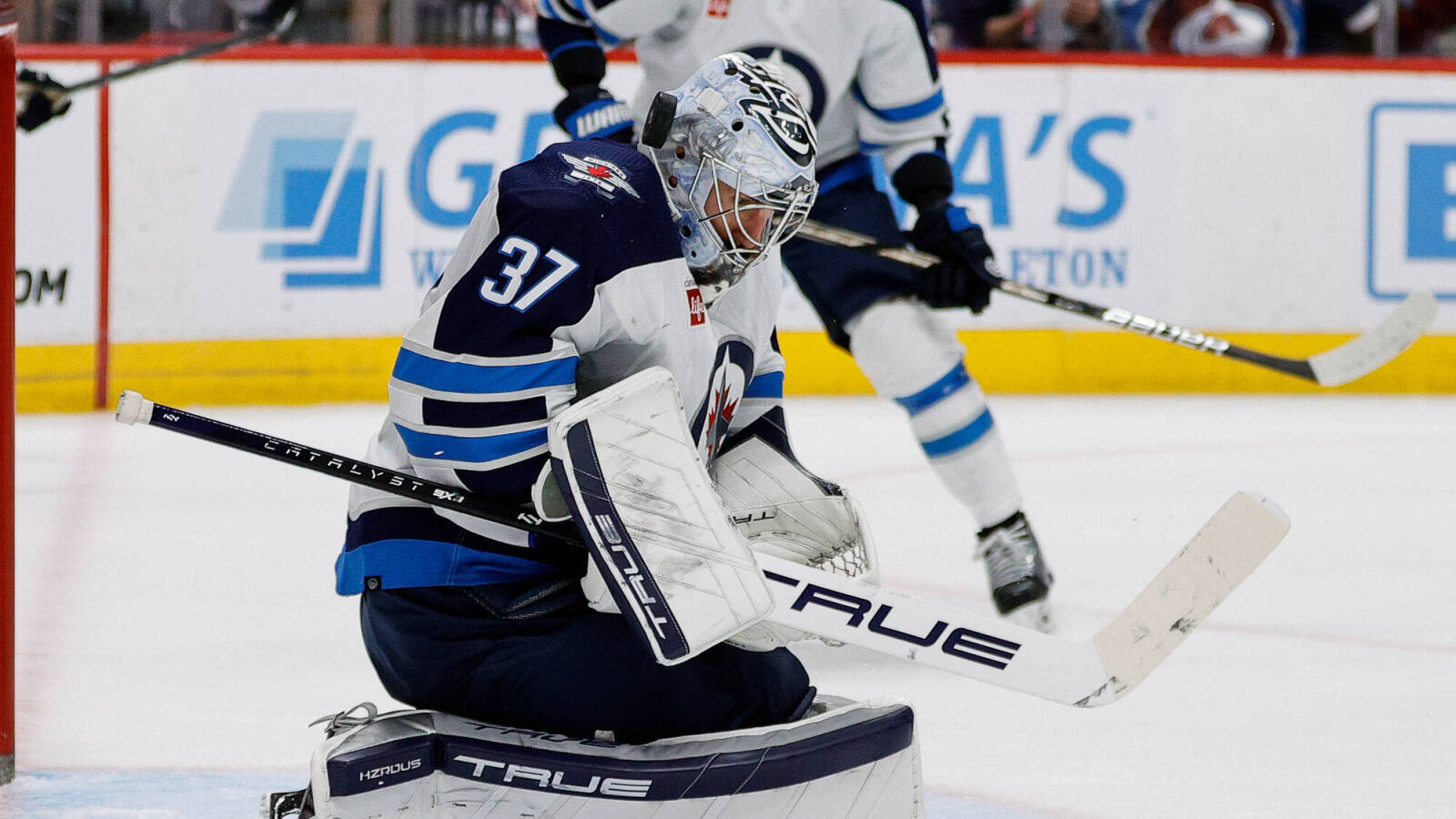 Connor Hellebuyck Wins His First William M. Jennings Trophy - BVM Sports Connor Hellebuyck Wins His First William M. Jennings Trophy - BVM Sports