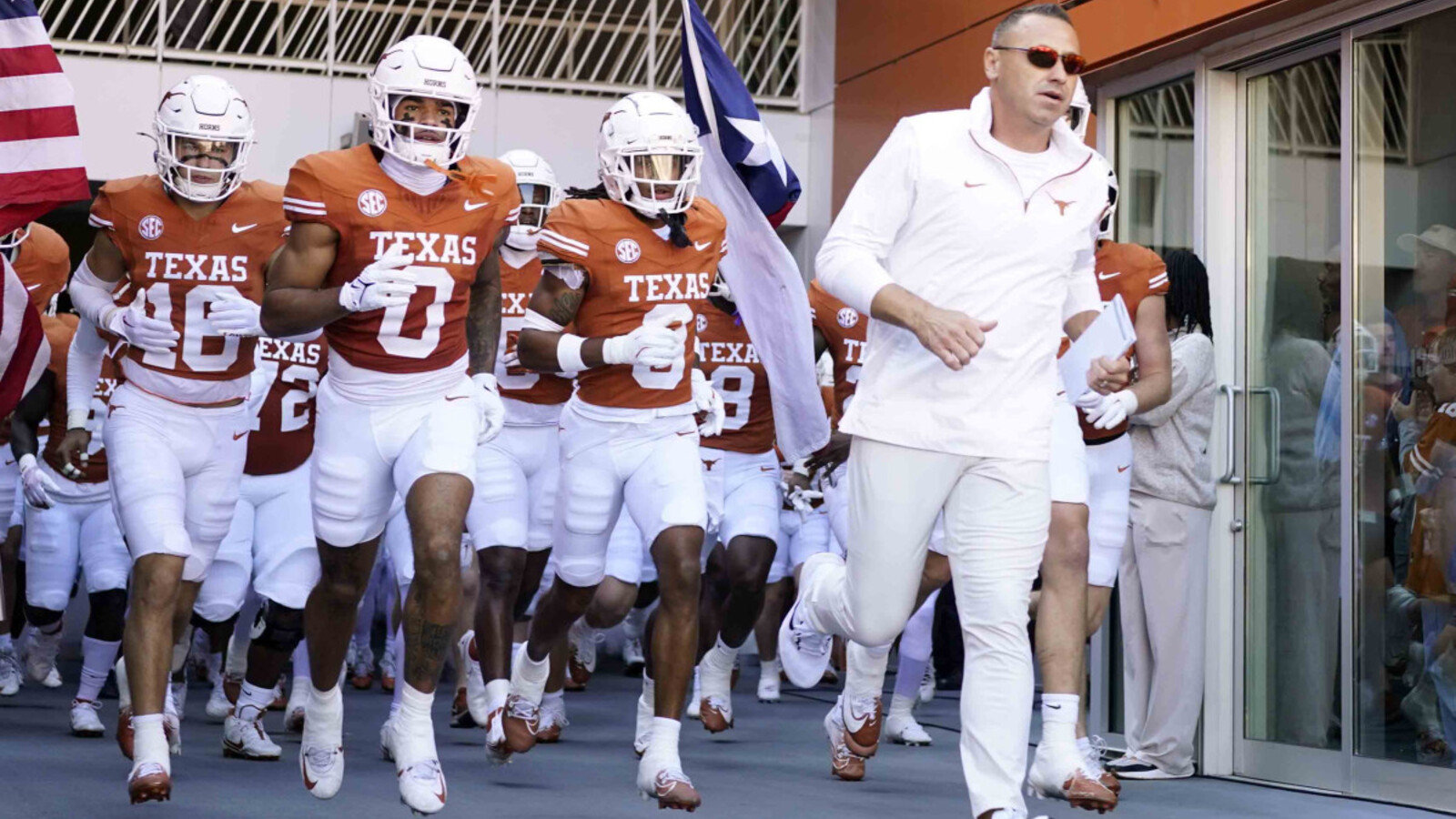 Former Blue-Chip Recruit at Texas Makes Surpsing Position Change | Yardbarker