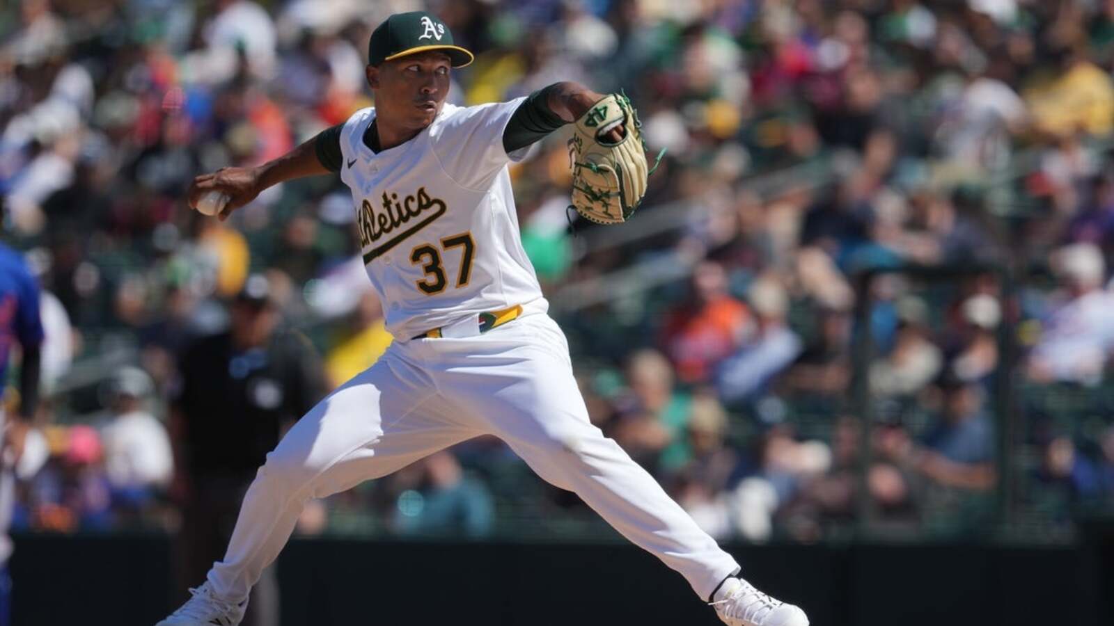 A's reliever Jose Leclerc will undergo right shoulder surgery | Yardbarker