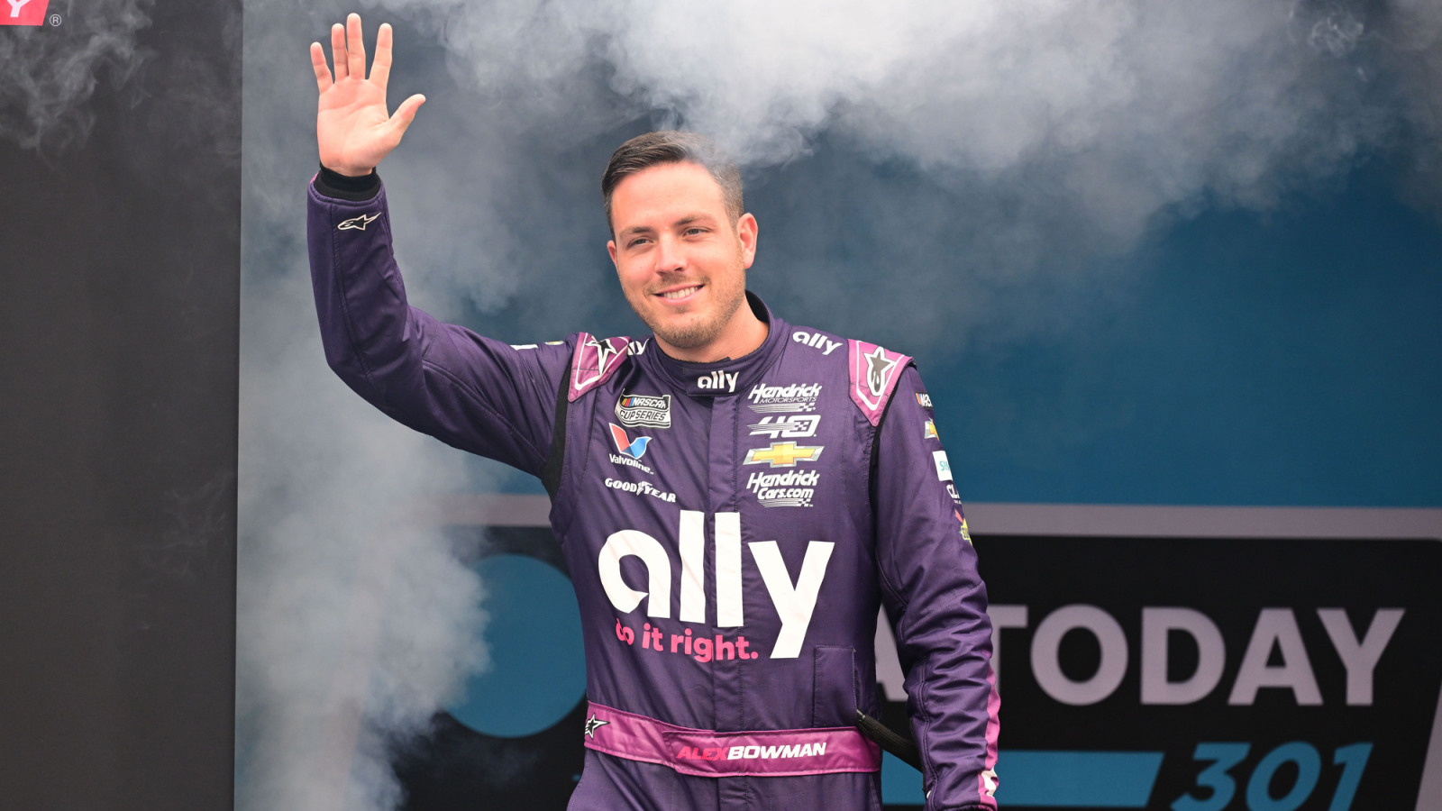 Alex Bowman wins chaotic, daylight-shortened Chicago Street Race ...