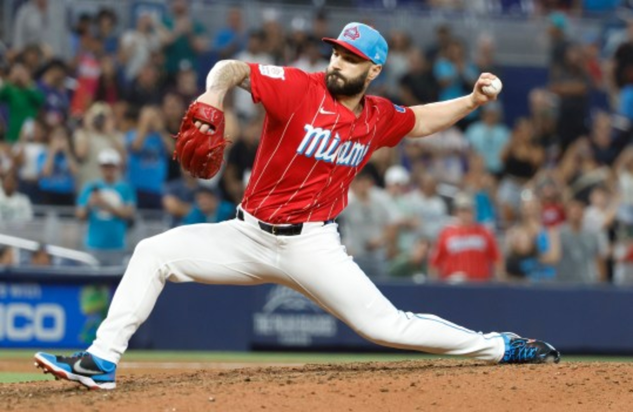 Yankees are among teams interested in star closer at the deadline ...