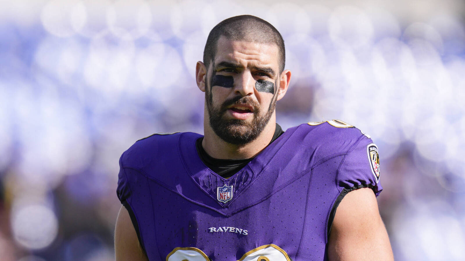 Ravens star helps save woman's life during mid-flight emergency ...