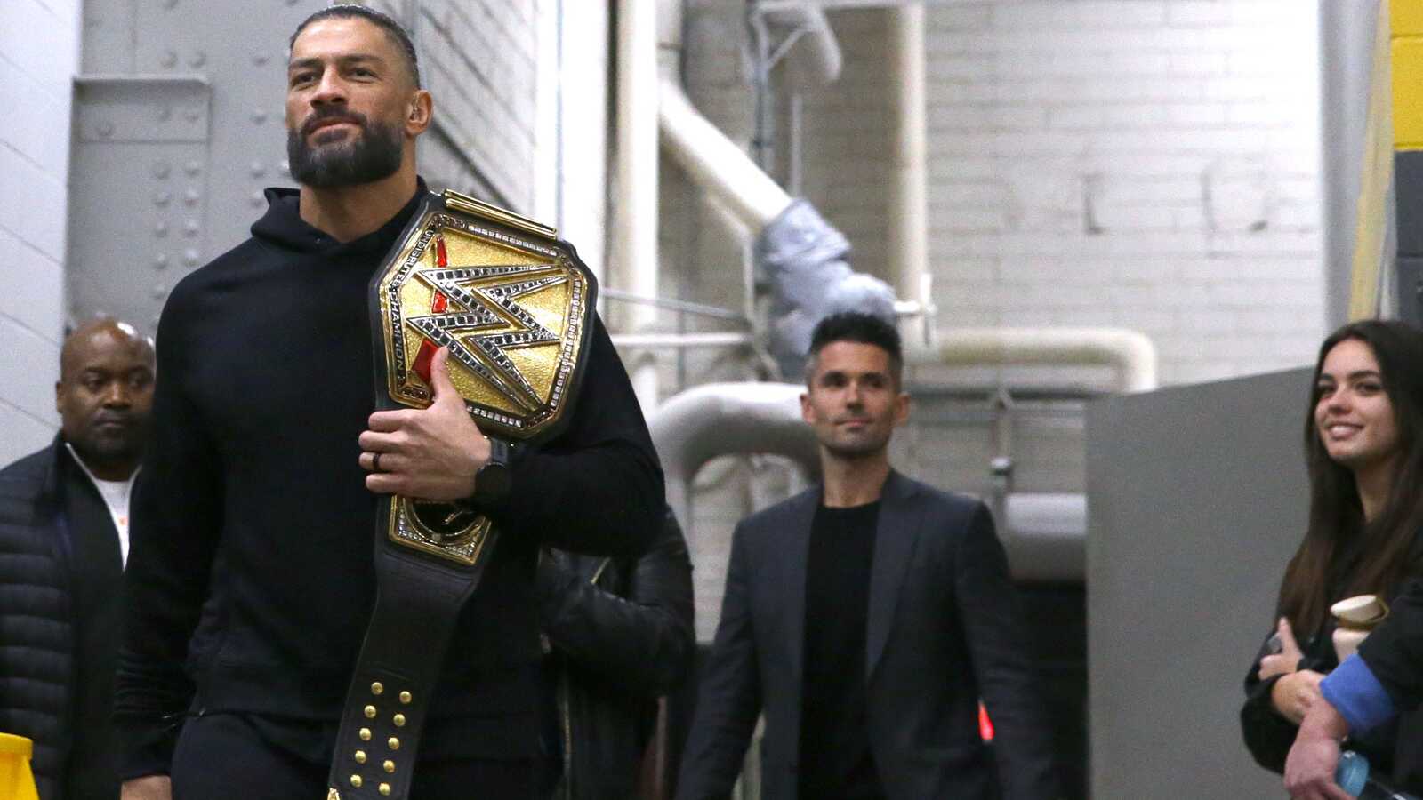 Roman Reigns Gets Destroyed By The Bloodline On Smackdown | Yardbarker