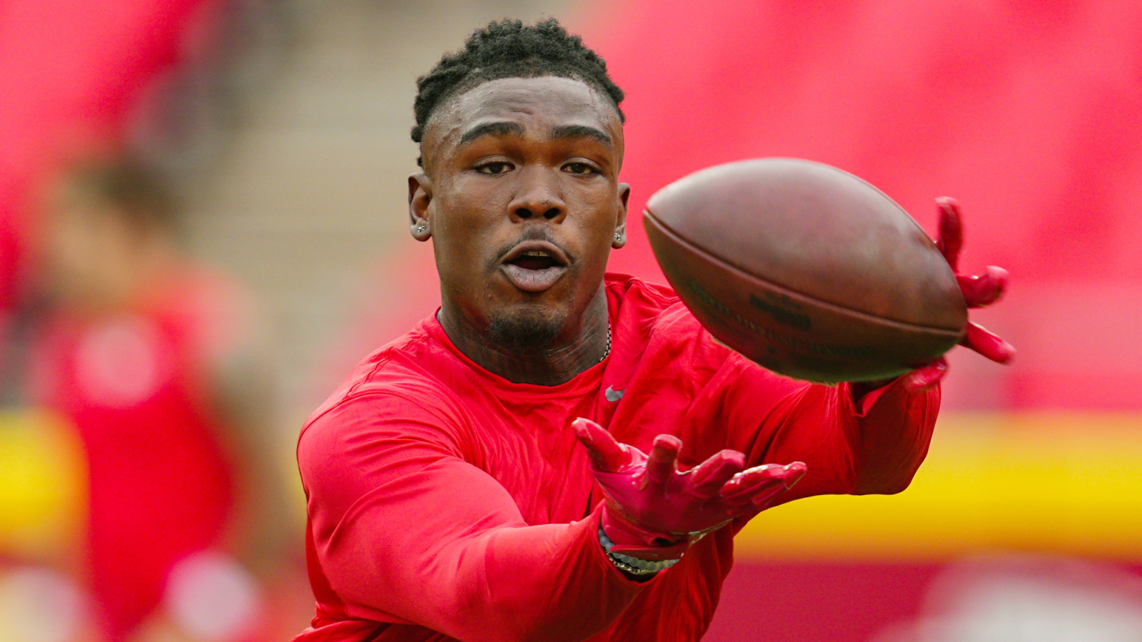 Chiefs GM compares WR's injury timeline to Tyreek Hill's past situation | Yardbarker