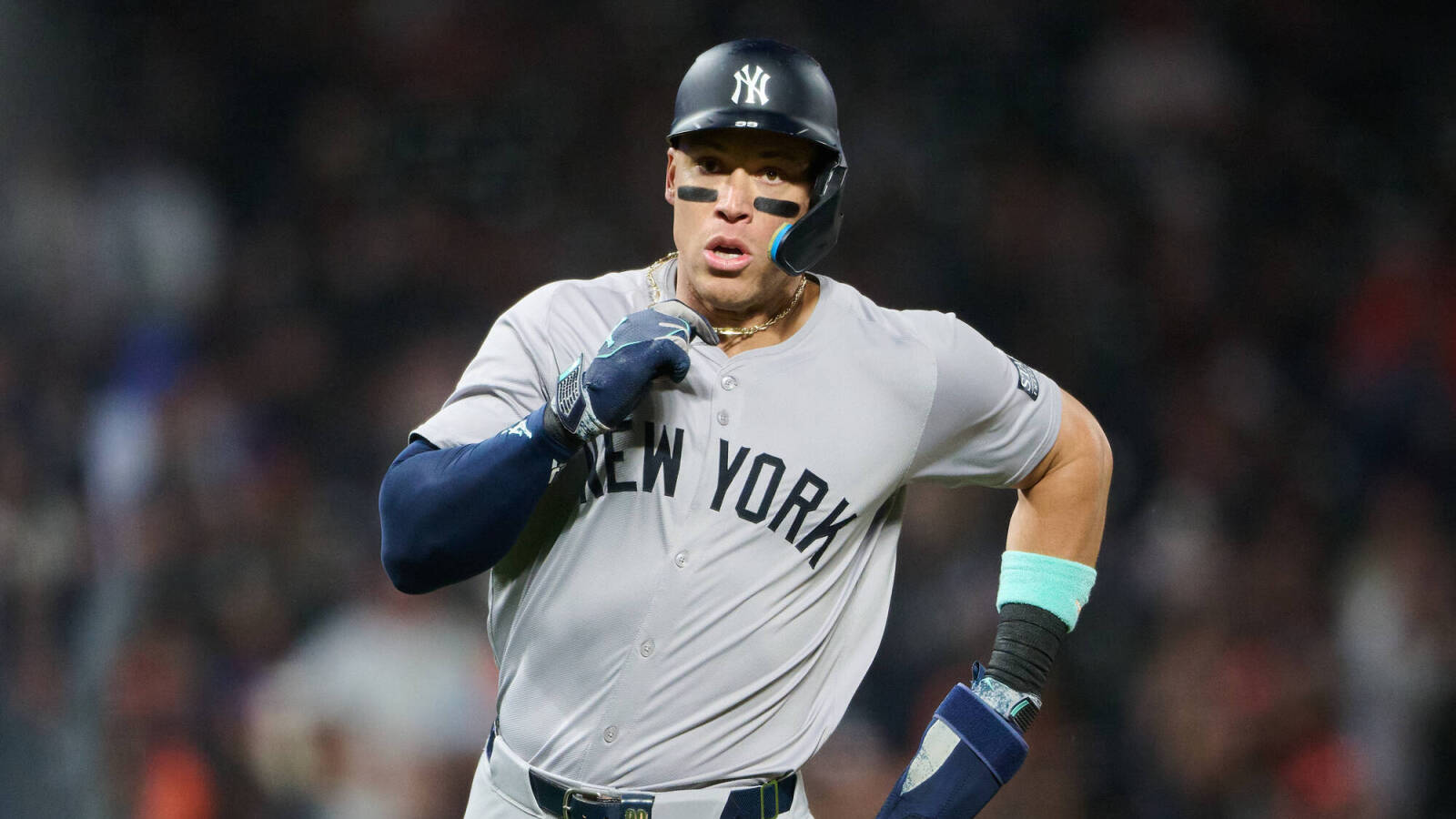 Yankees superstar outfielder takes over major league lead with historic ...