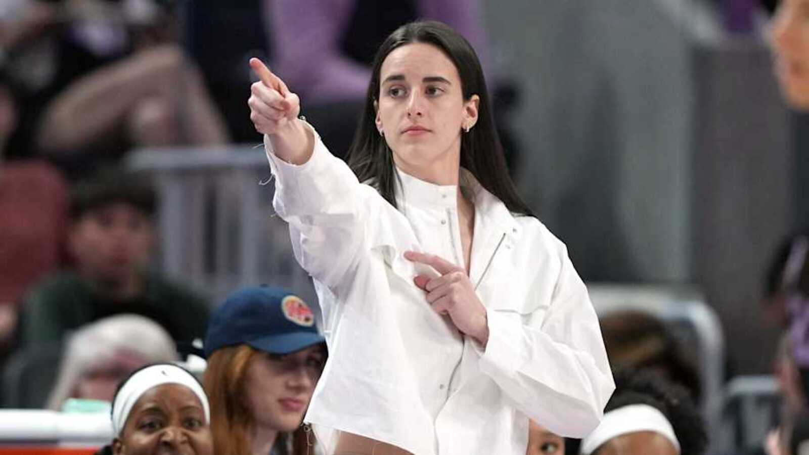 Caitlin Clark Trolls Chicago Sky Turnover With Emphatic Bench Gesture | Yardbarker