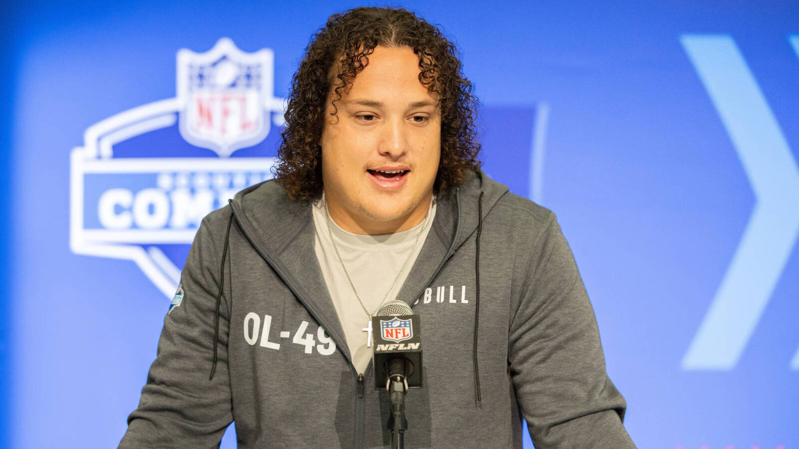 Eagles' Rookie Meets Legend For the First Time | Yardbarker