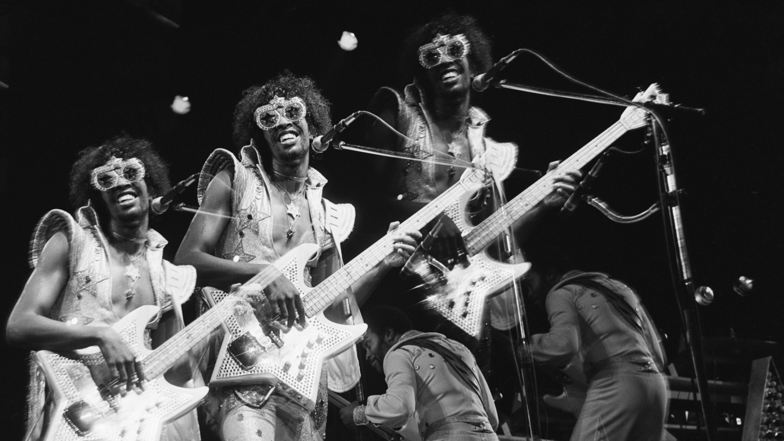 Feel the bass: Ranking the all-time most iconic bass players | Yardbarker