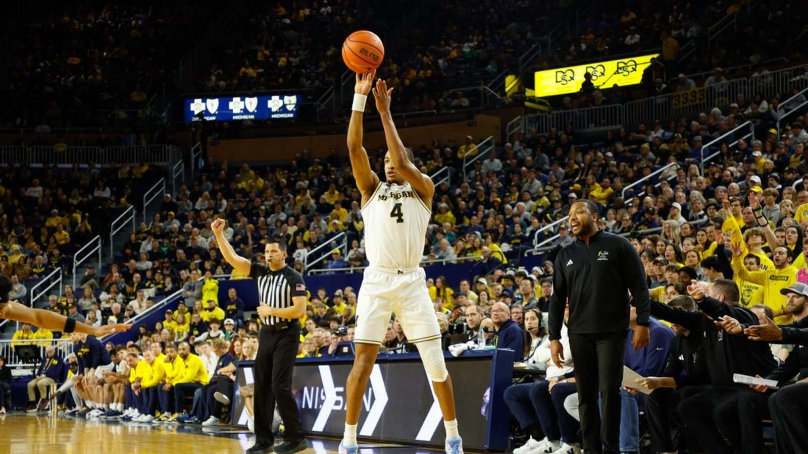 No. 4 Michigan hopes for bounce-back effort at Washington | Yardbarker