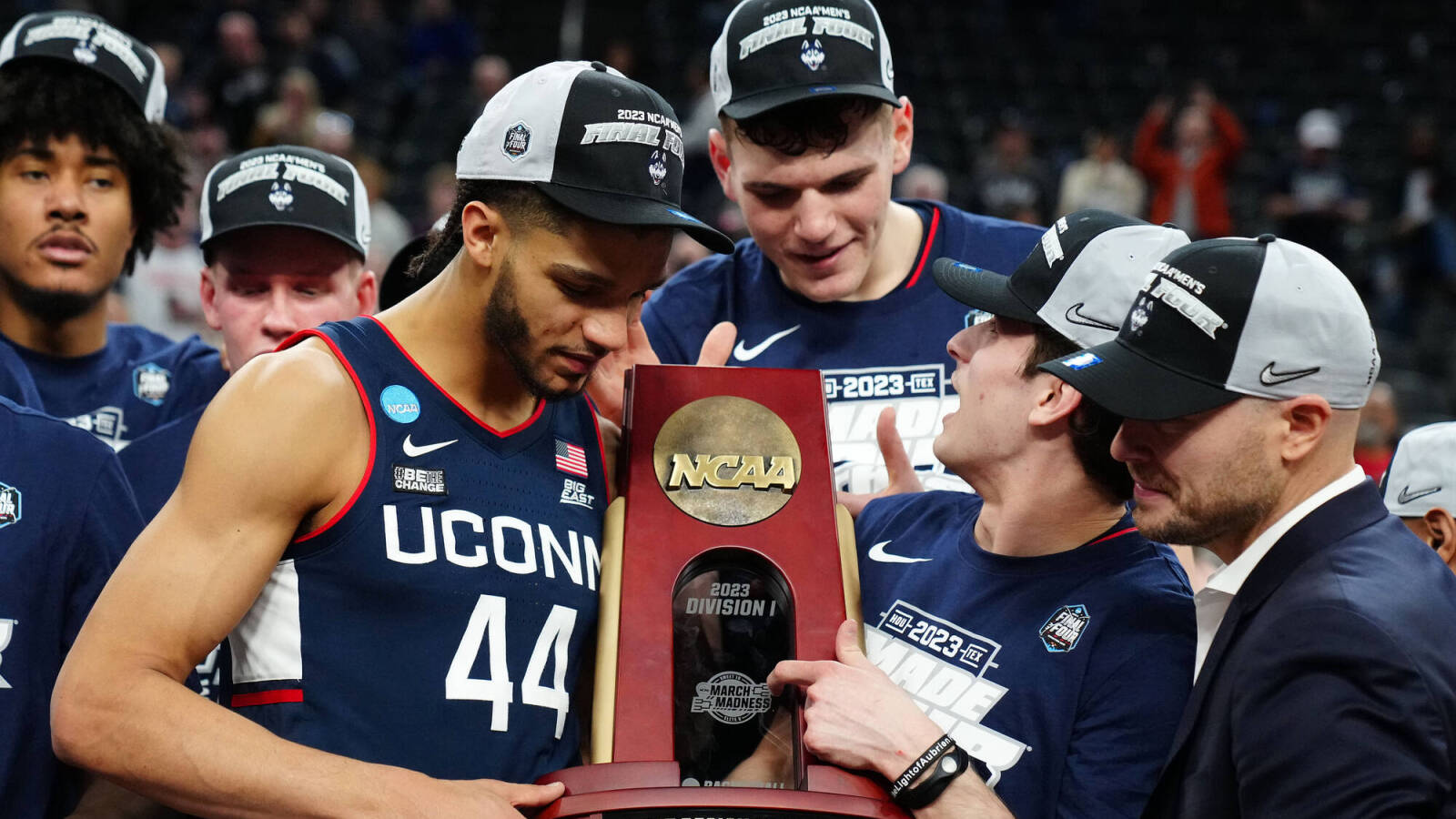 UConn's victory over Gonzaga sets school tournament record | Yardbarker