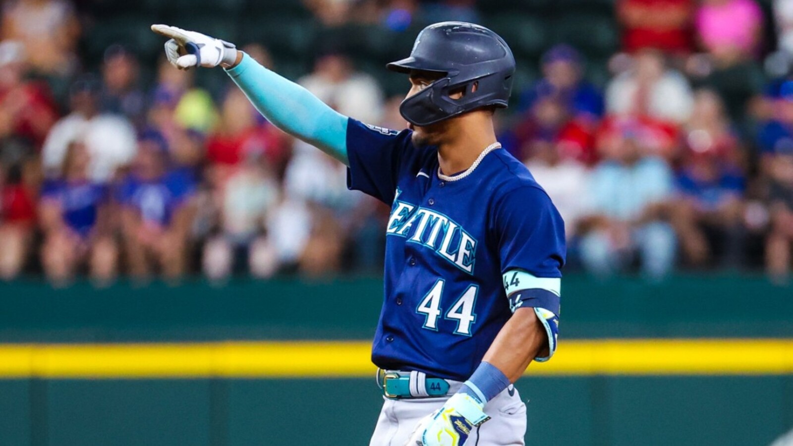 Seattle Mariners Star OF Earns Big Bonus Ahead of Holidays | Yardbarker