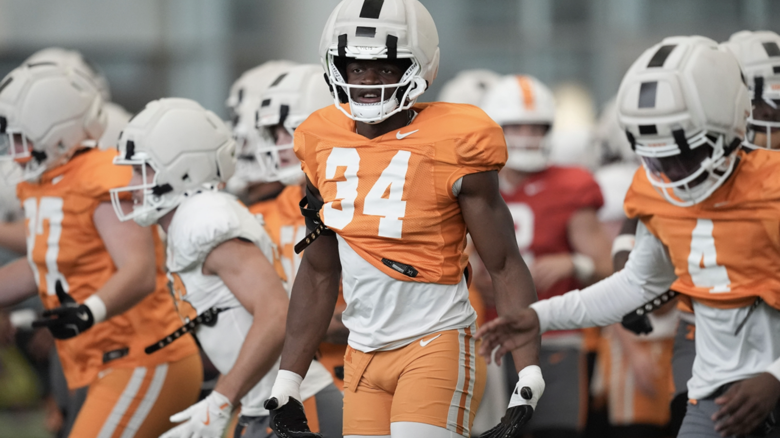 Former Tennessee Vols defender with elite athleticism transfers to ...