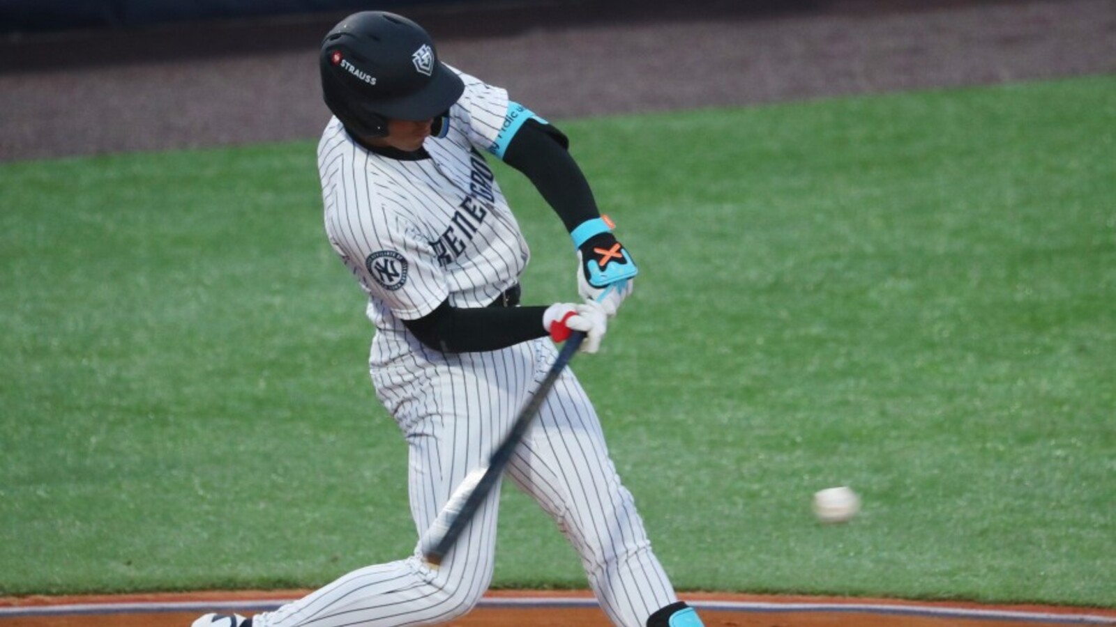 Yankees Quietly Testing Top Prospect at New Defensive Positions ...