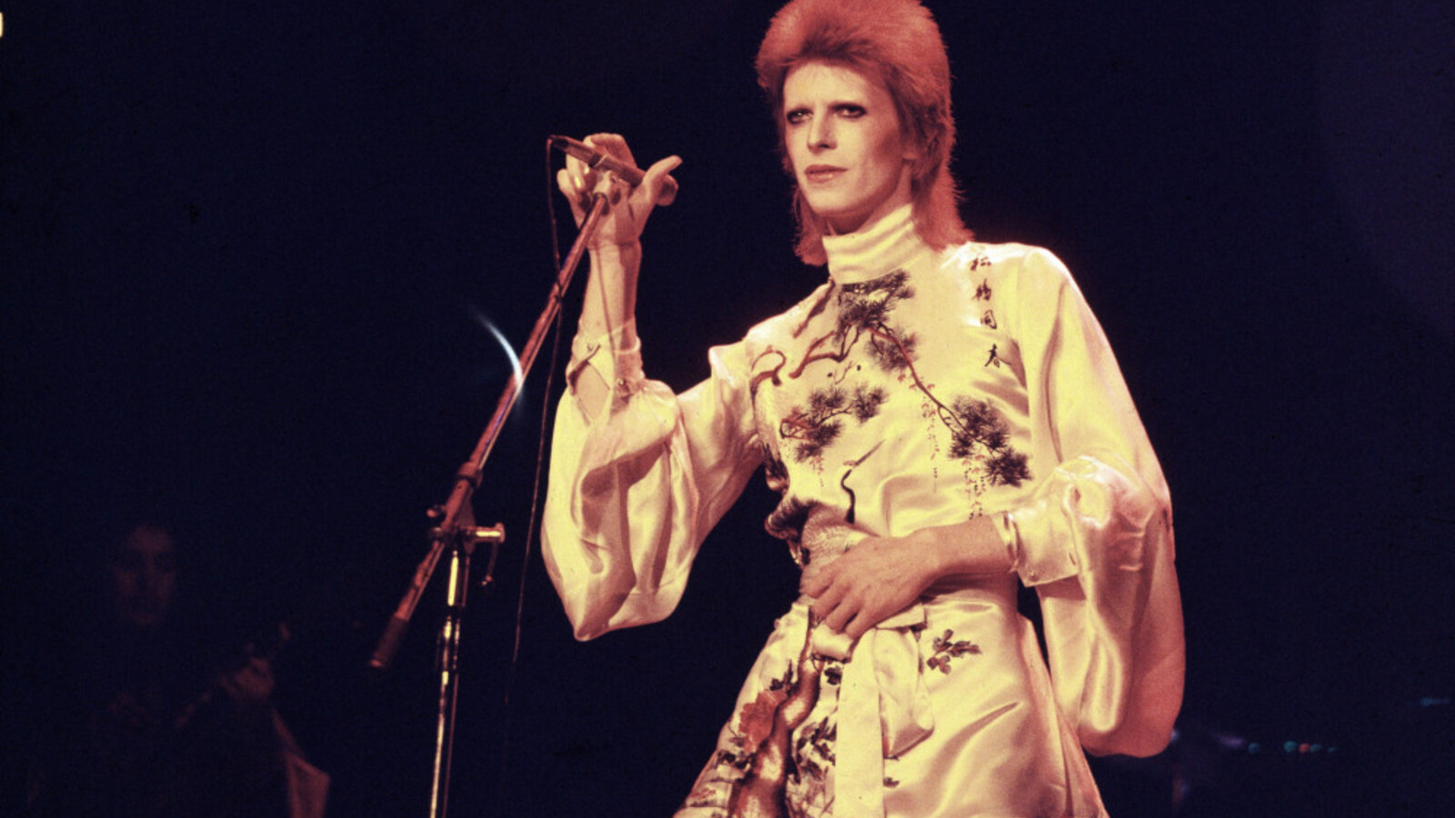 David Bowie’s Ziggy Stardust hairstyle 'flopped' | Yardbarker