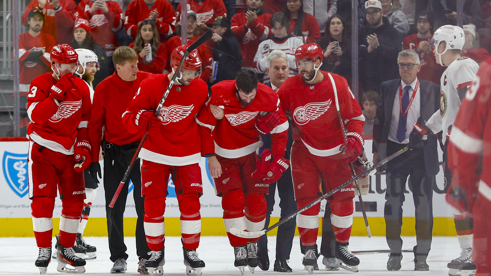 Detroit Red Wings captain Dylan Larkin leaves game with injury | Yardbarker