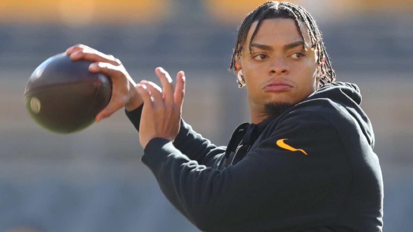 Watch: Aaron Glenn Snaps at Reporter for Asking If Jets Should Bench Justin Fields After 6th ...