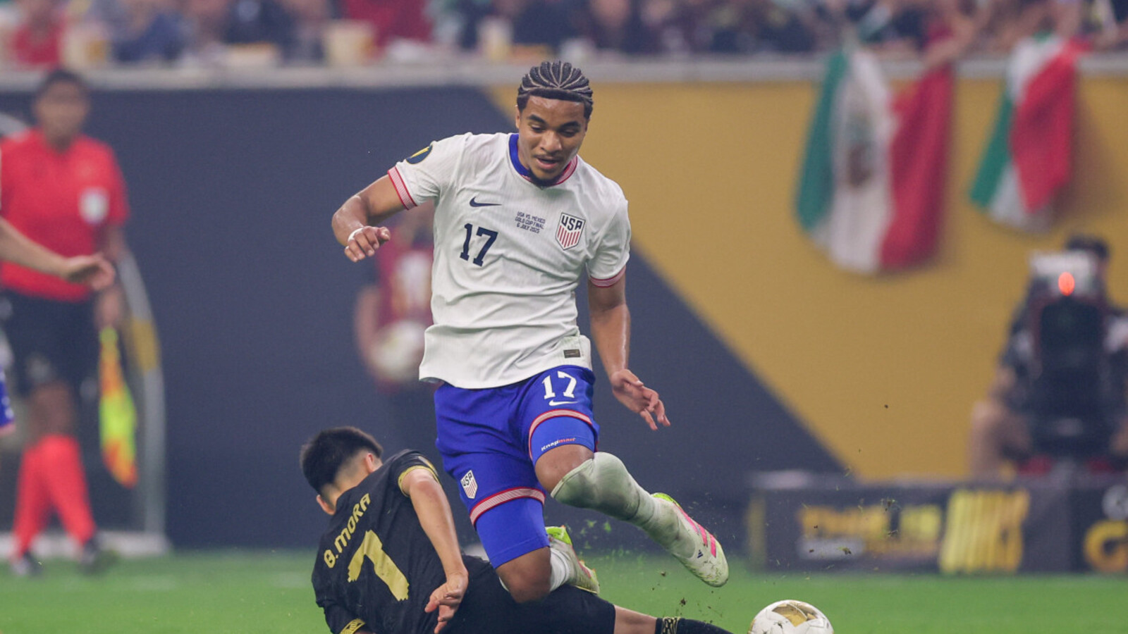 Handball Controversy: Why Didn't the Referee Award a Penalty For The USMNT Vs Mexico? | Yardbarker