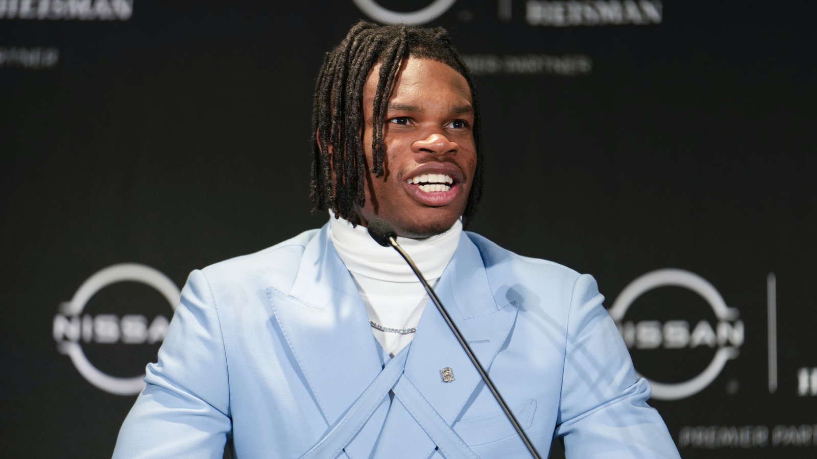 Travis Hunter unveils custom Heisman cleats for Alamo Bowl vs. BYU ...