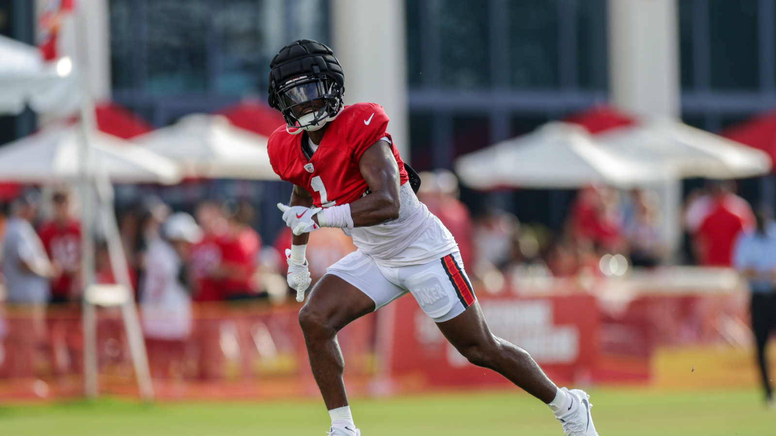 Bucs Camp Insider 8/19: Returning Buc Makes Immediate Impact | Yardbarker