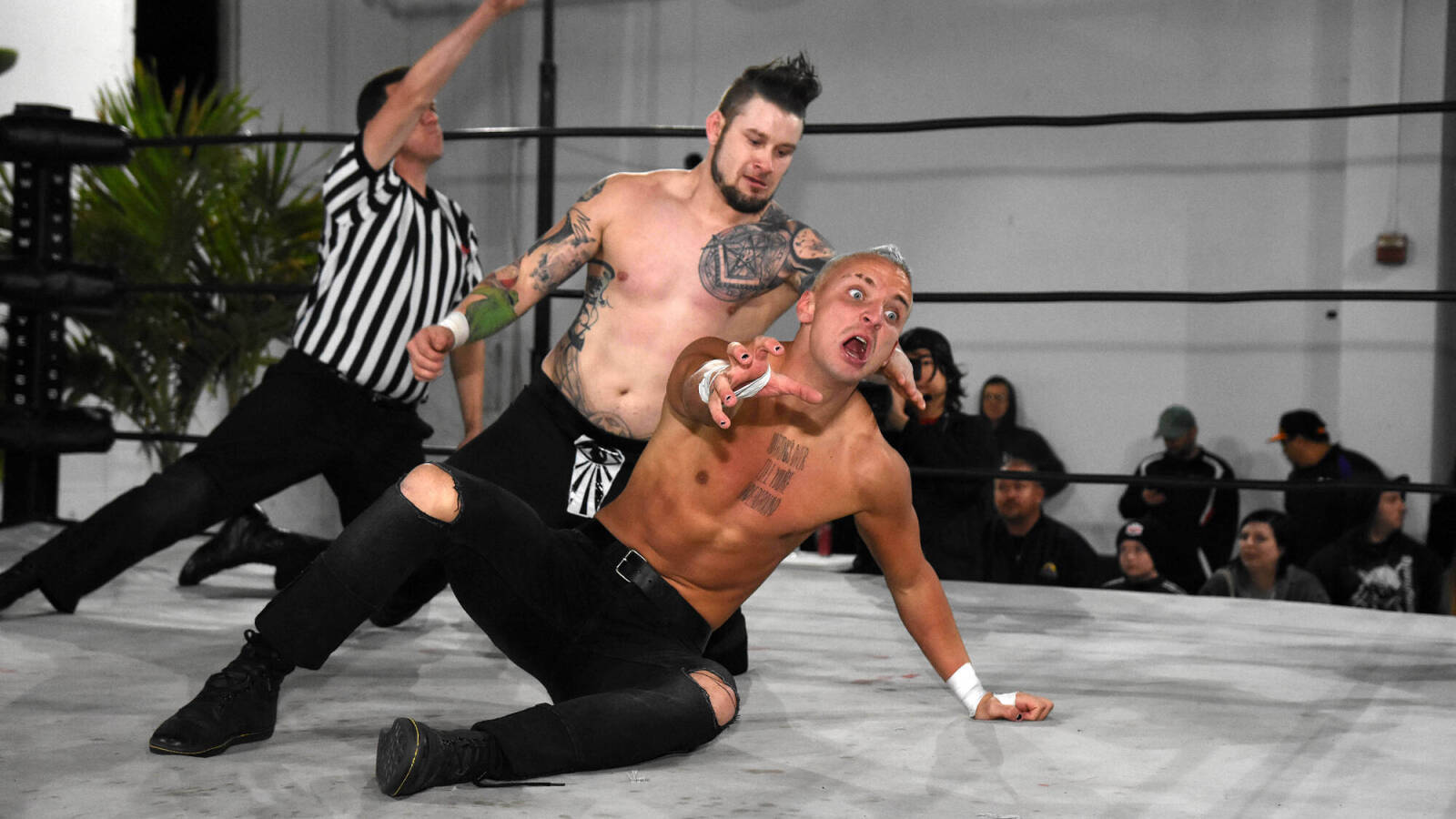 AEW star shockingly hit by a bus in New York | Yardbarker