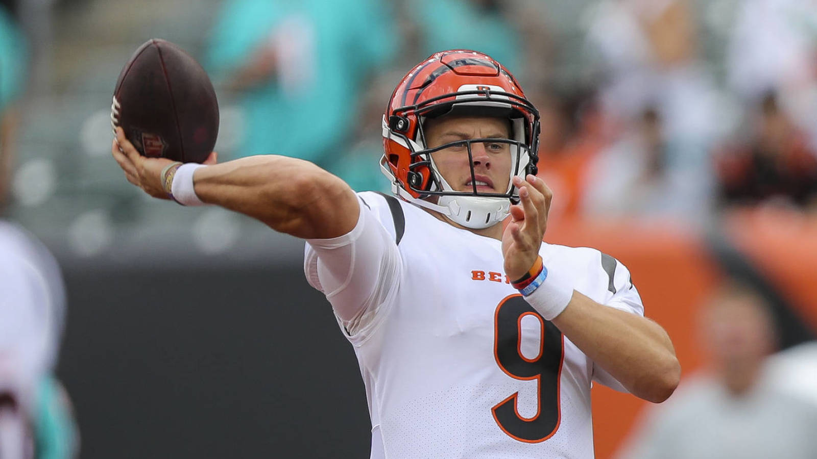 Joe Burrow gets standing ovation in return to field | Yardbarker