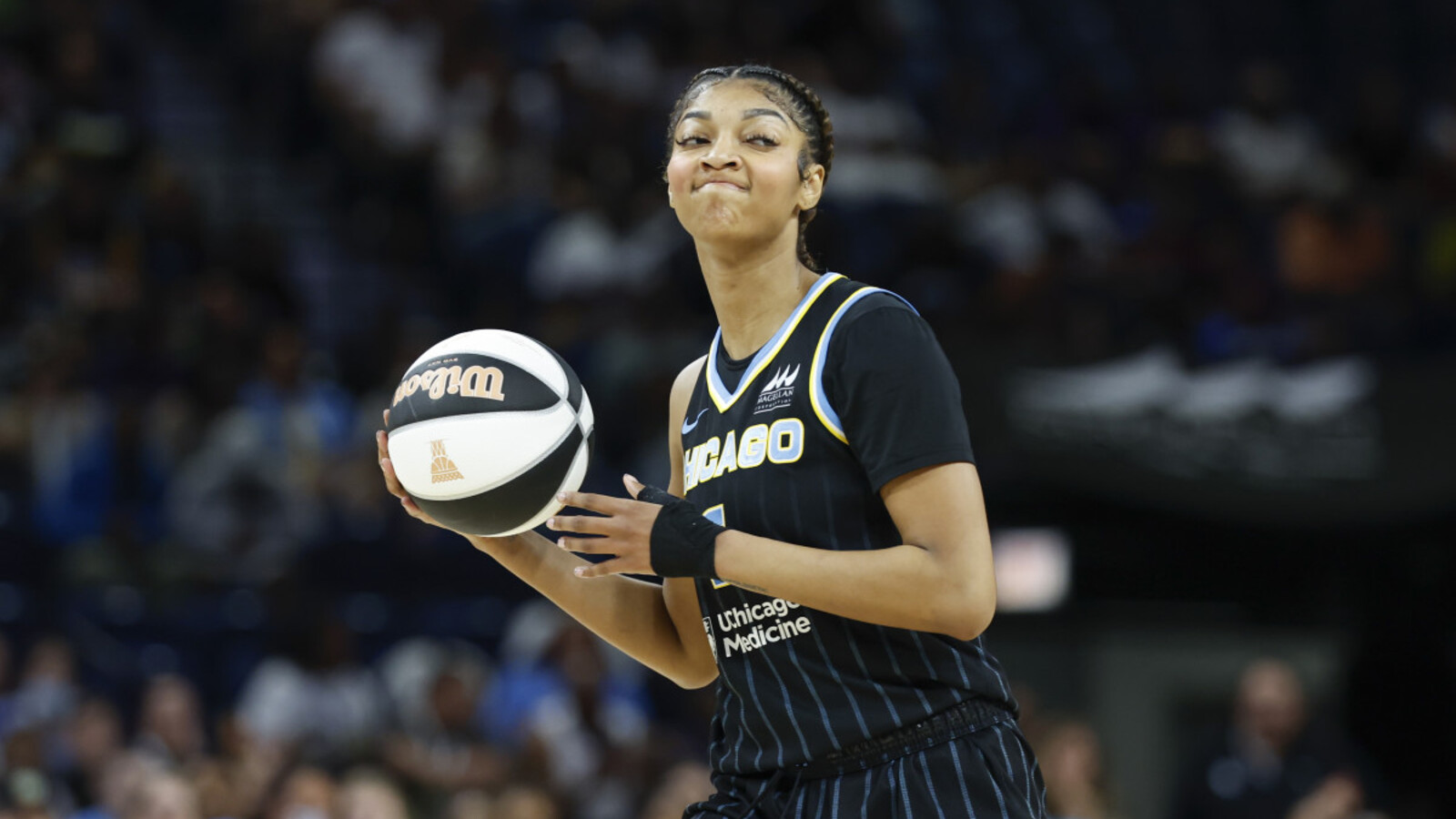 Angel Reese’s Pass During Chicago Sky Game Draws WNBA Reaction | Yardbarker