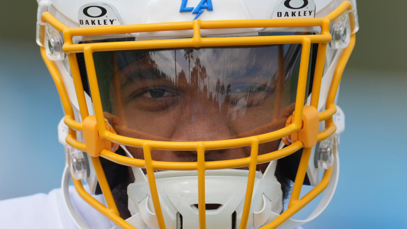 Los Angeles Chargers' risky free agent addition makes bold guarantee ...