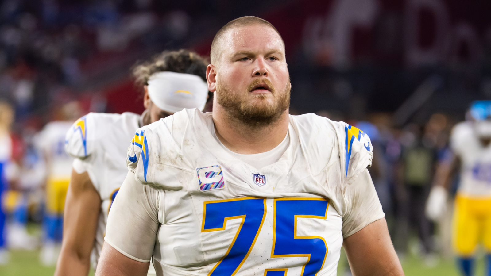 Chargers offensive lineman attempted the most embarrassing flop ...