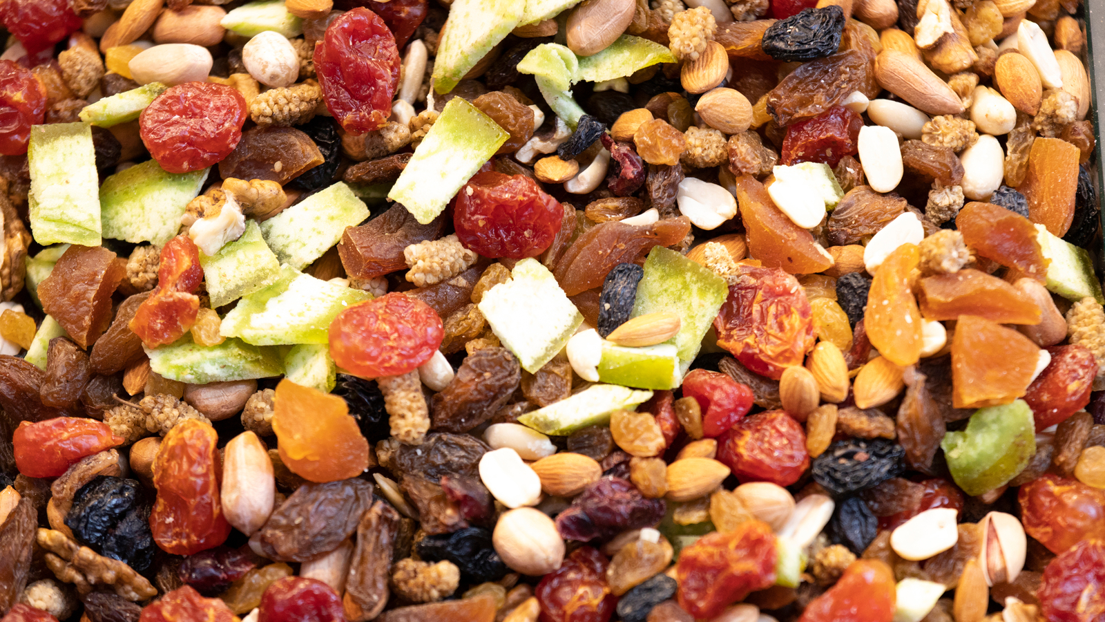 Our 20 favorite trail mix ingredients | Yardbarker