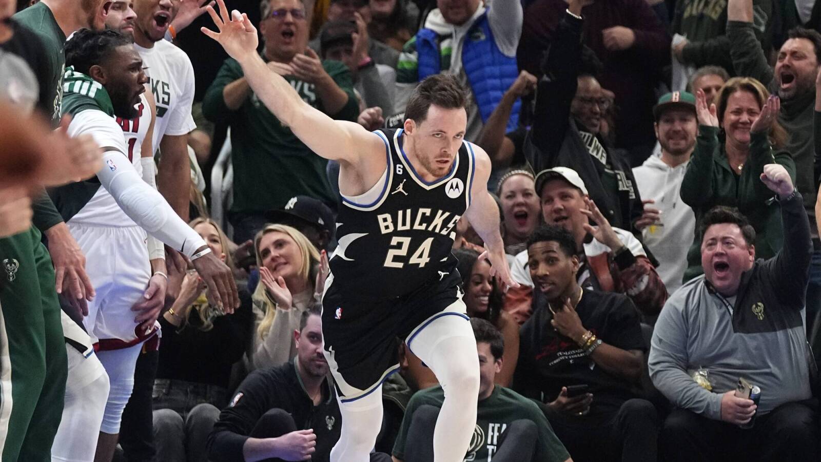 Bucks tie playoff record in blowout win over Heat | Yardbarker