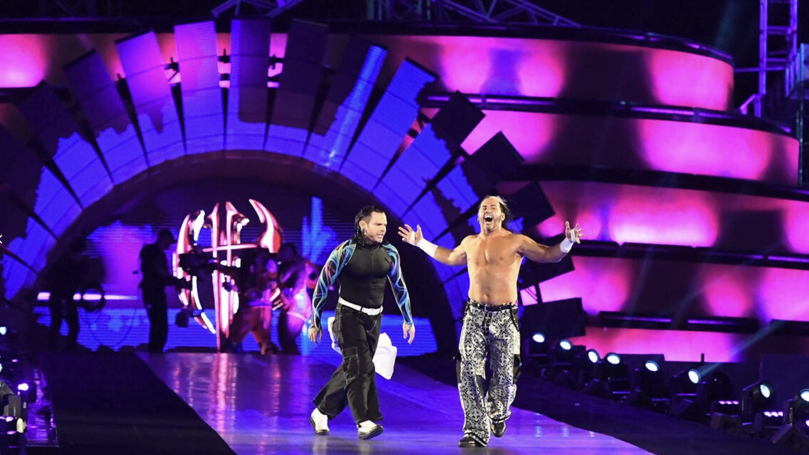 Matt Hardy Now Free Agent; Did AEW Keep Him From WrestleMania? | Yardbarker