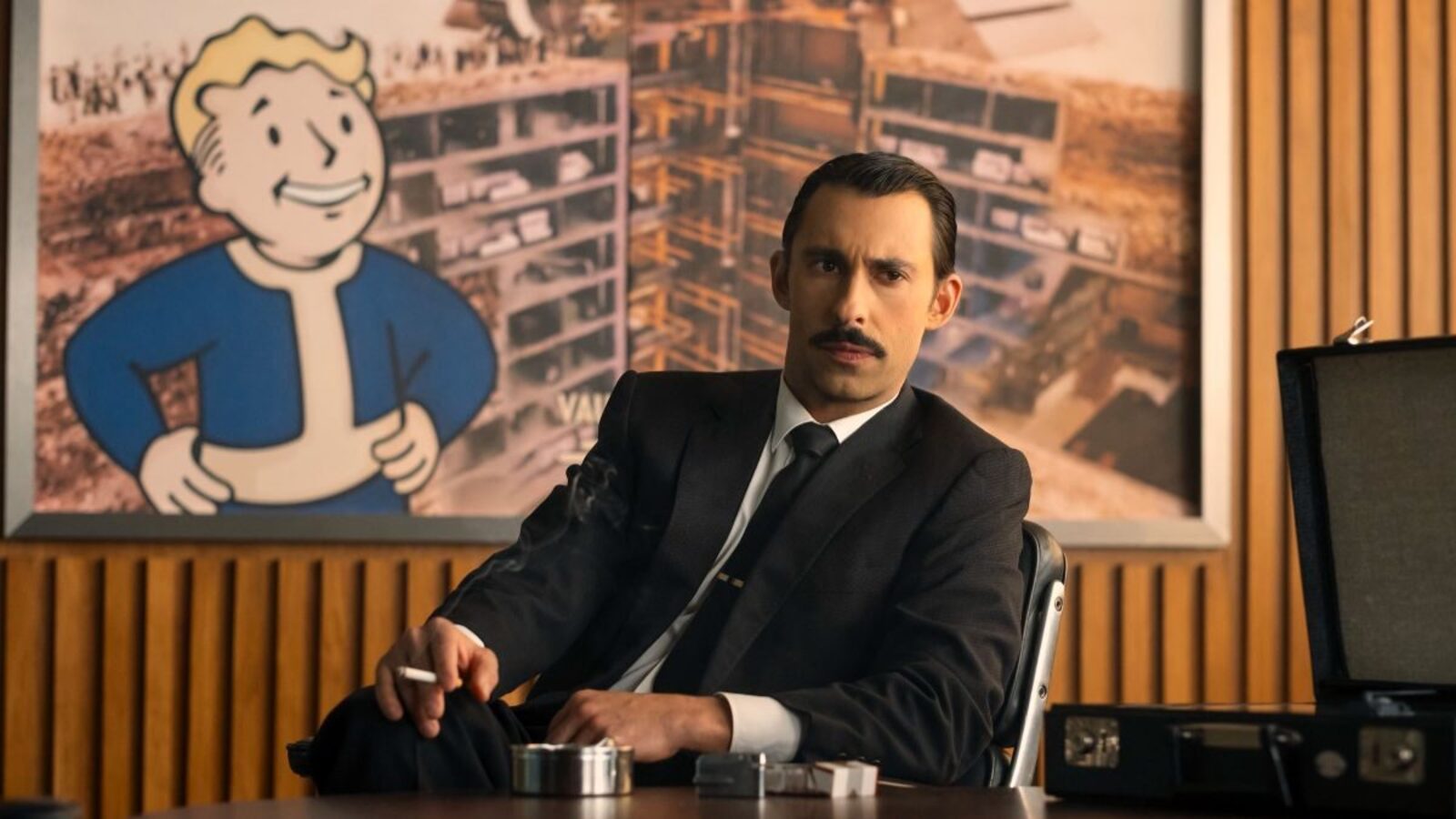 Who is Bobby Apartment? Rafi Silver talks enigmatic Mr. House double in ...