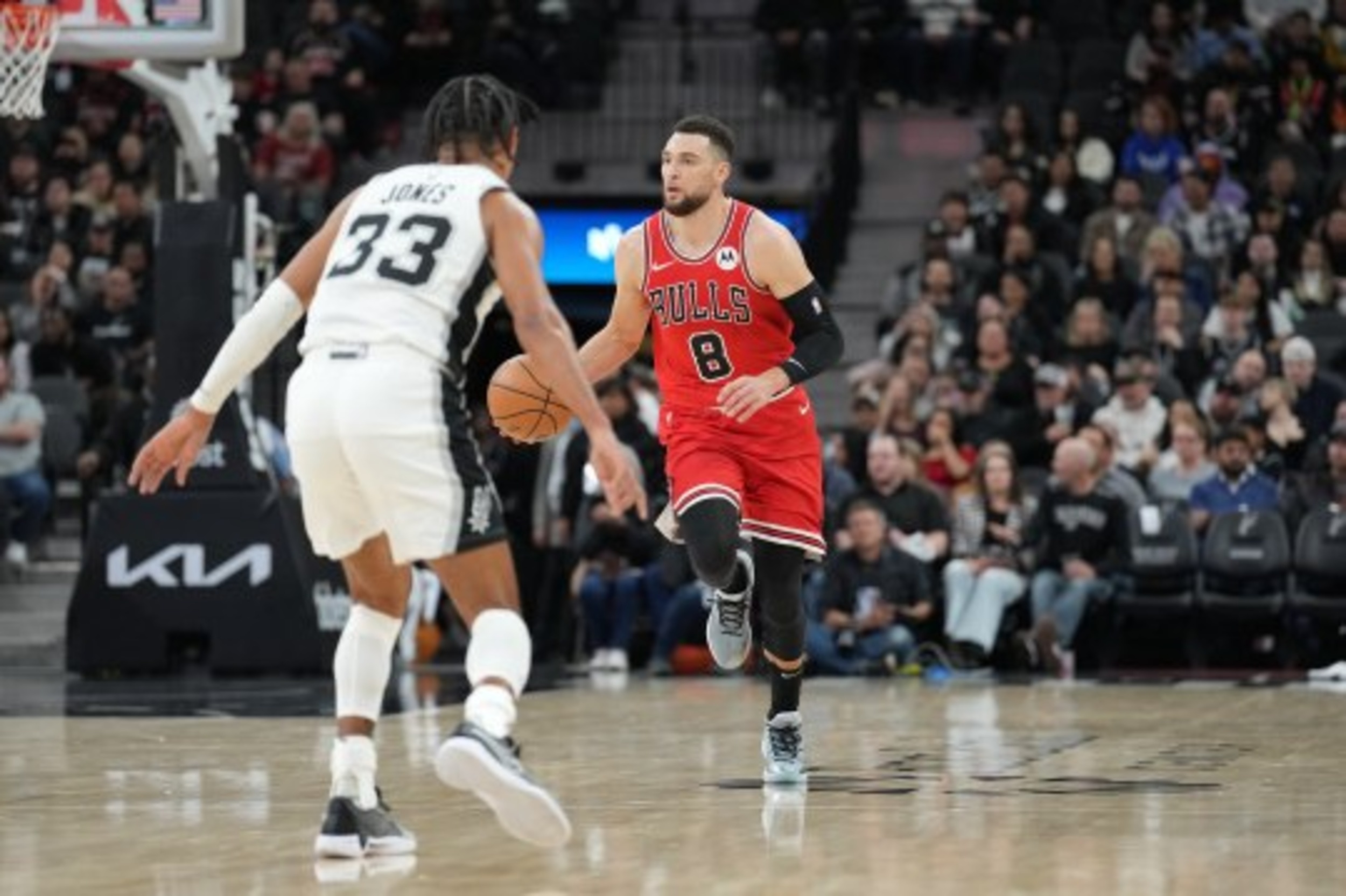 Lakers land elite scorer in wild blockbuster mock trade | Yardbarker
