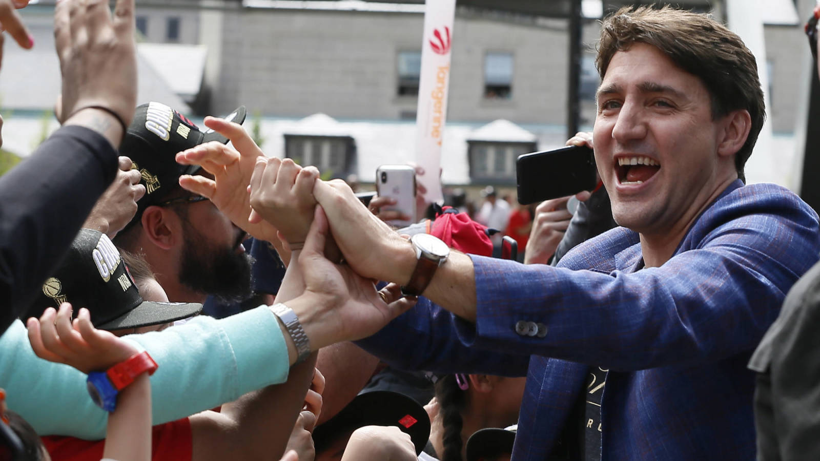 PM Trudeau opens Canadian cities to NHL despite extended travel ban ...