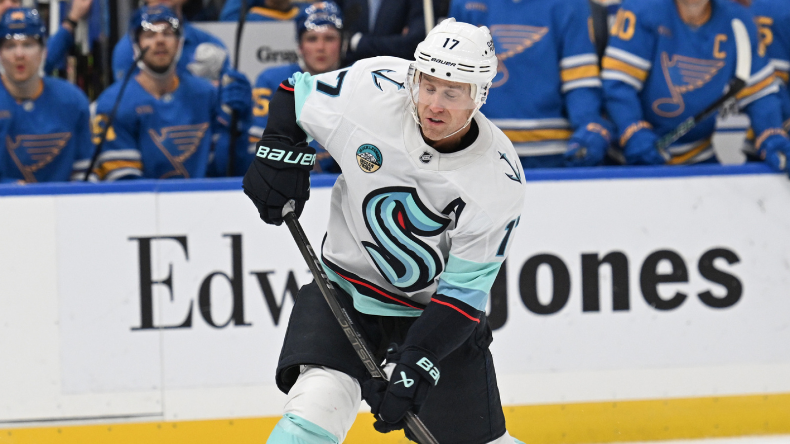 Kraken’s Jaden Schwartz Out Six Weeks with Lower-Body Injury | Yardbarker