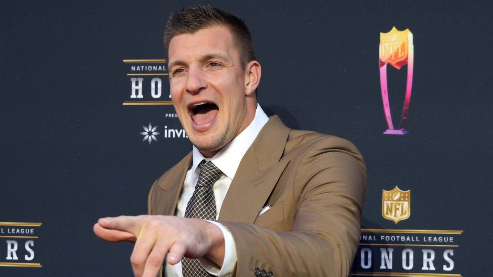 Rob Gronkowski featured in FanDuel Super Bowl promo | Yardbarker