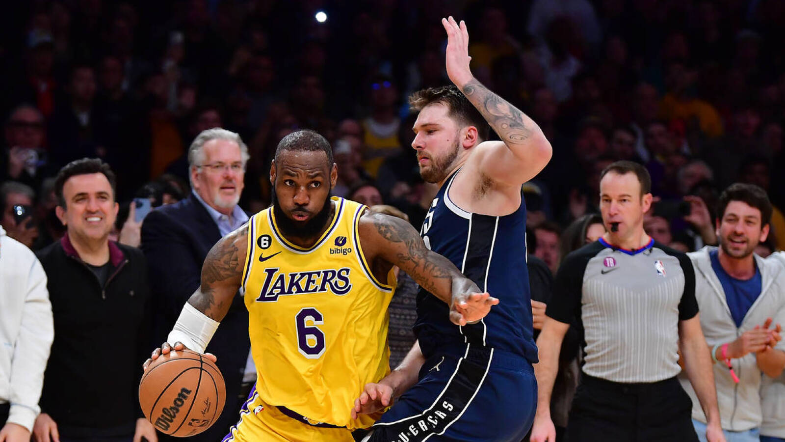 Refs missed stunning number of calls at end of Mavs-Lakers | Yardbarker