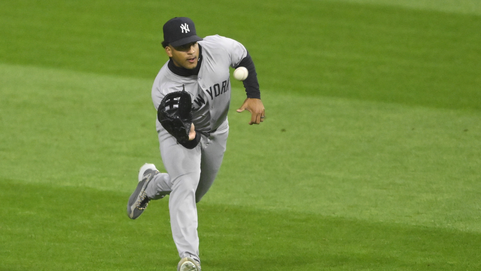 Yankees’ new Gold Gloving-winning outfielder finally makes an impact ...